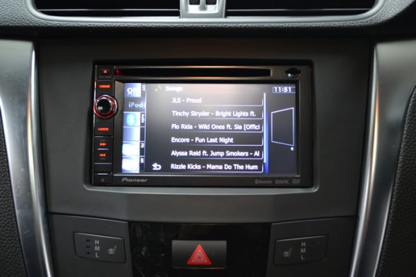 Suzuki Kizashi Pioneer Touch screen Infotainment system