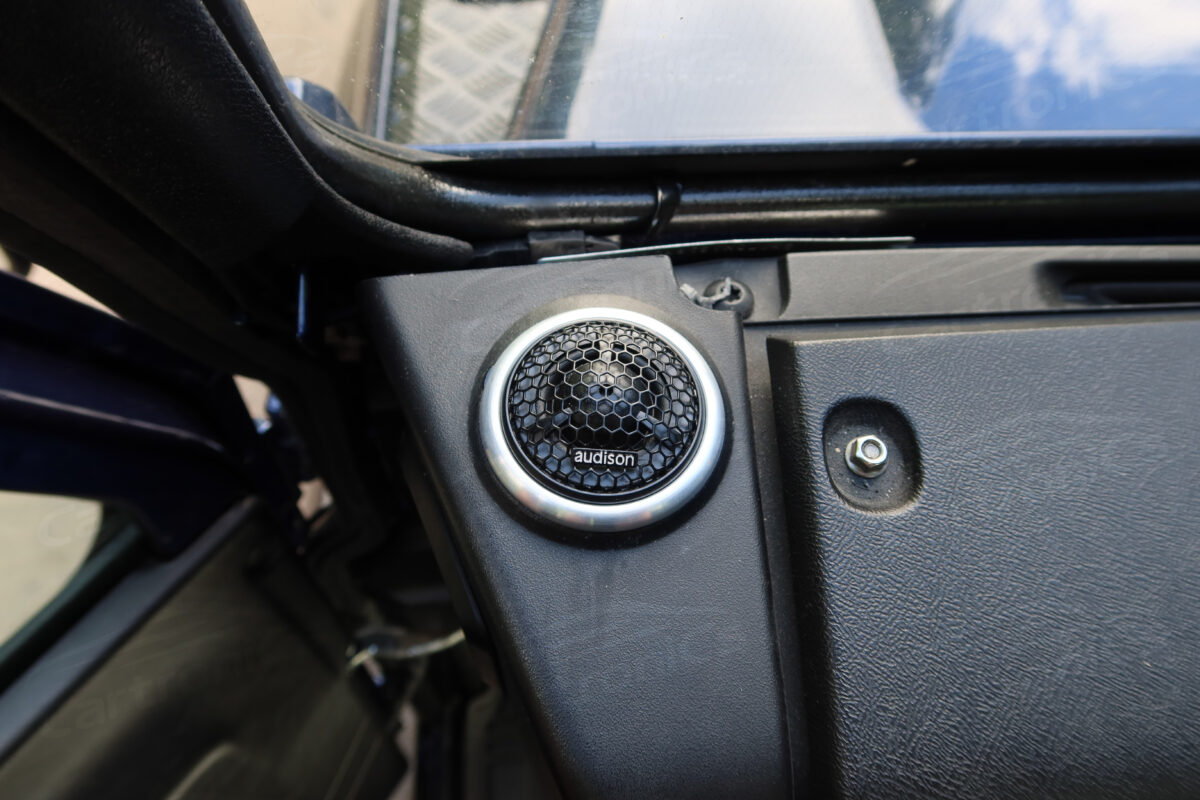 Land Rover Defender Entertainment and Speaker Upgrade