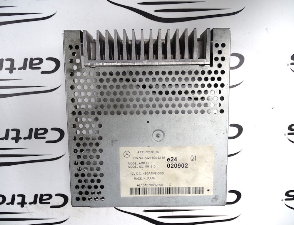 Replacing the ageing Mercedes comand system. – Cartronics