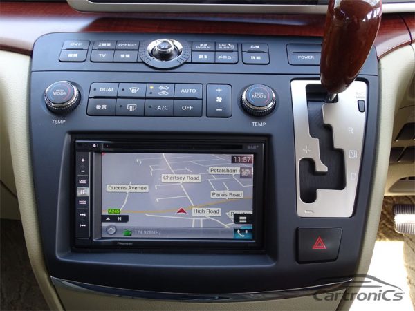 Nissan Elgrand Pioneer Apple CarPlay and Roof Monitor