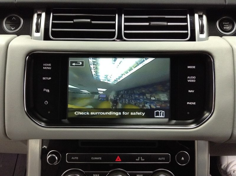 Range Rover retrofit rear camera