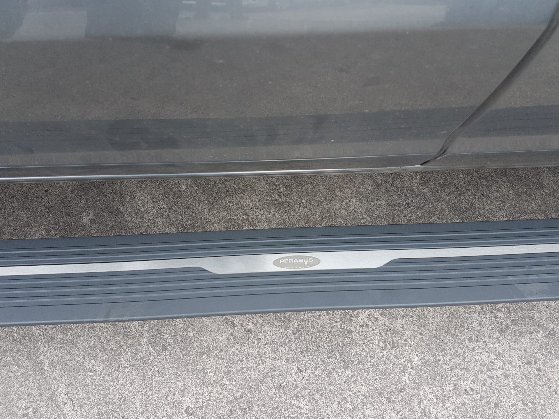 Pegasus 4×4 Electric Side Steps – Cartronics