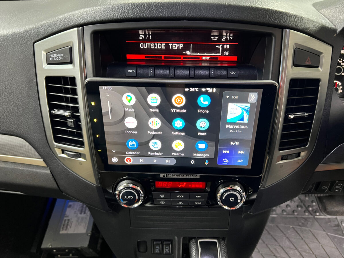 Mitsubishi Shogun Radio Upgrade with Apple CarPlay