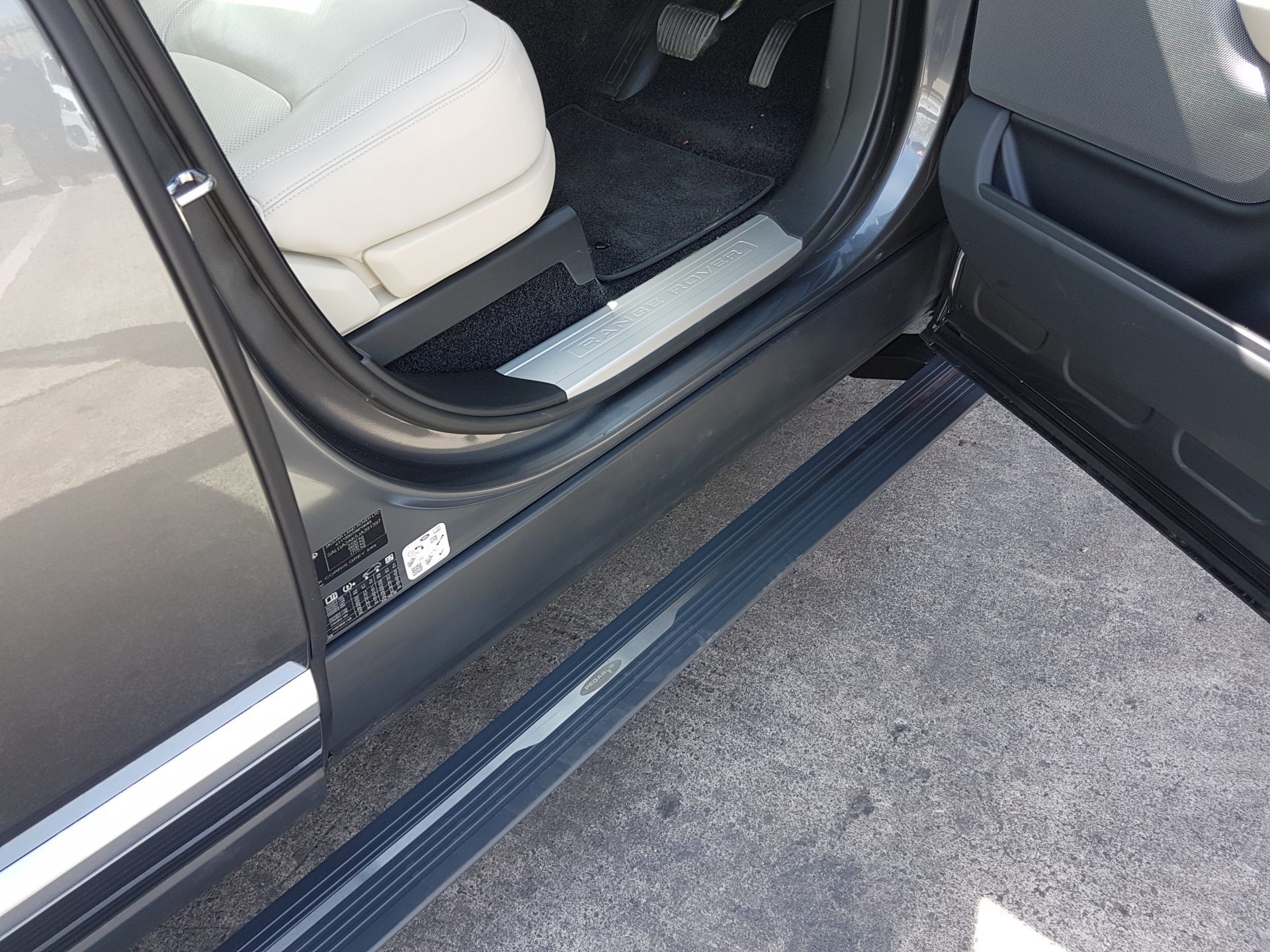 Pegasus 4×4 Electric Side Steps – Cartronics